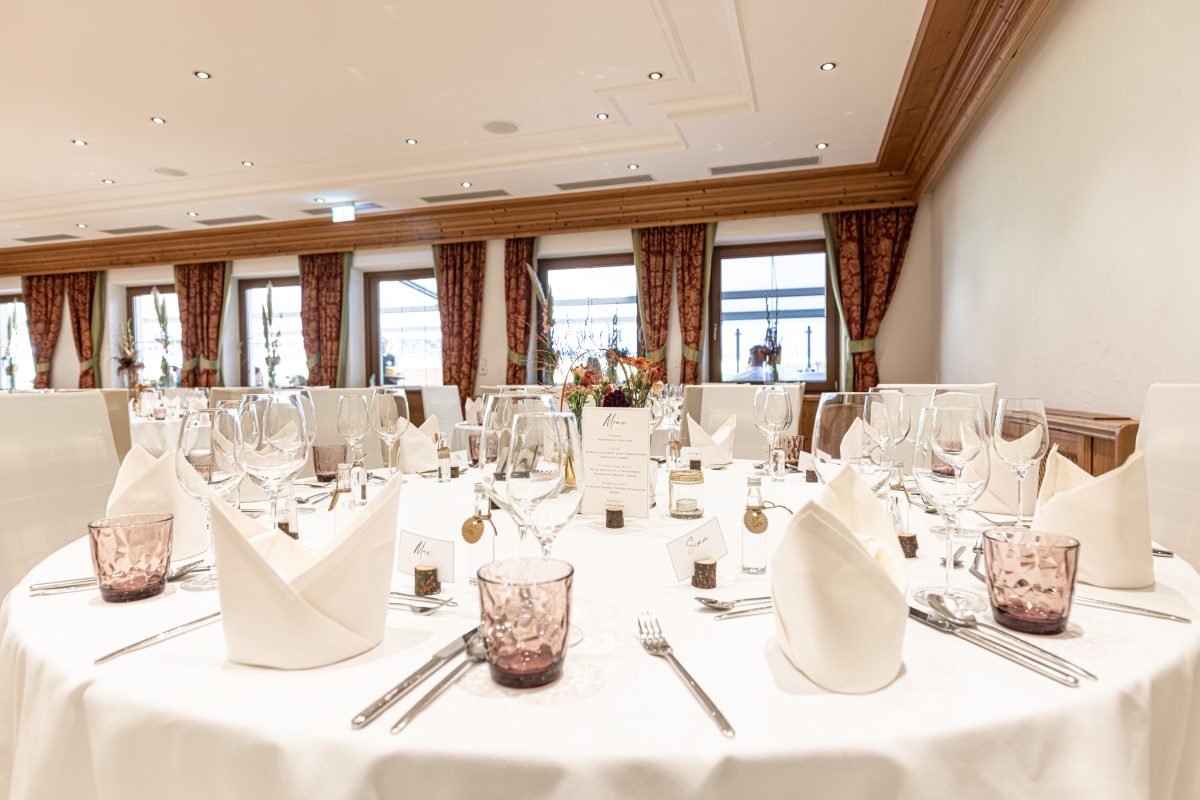 Hochzeitslocation Tirol | Connys – Tiroler Wirtshaus